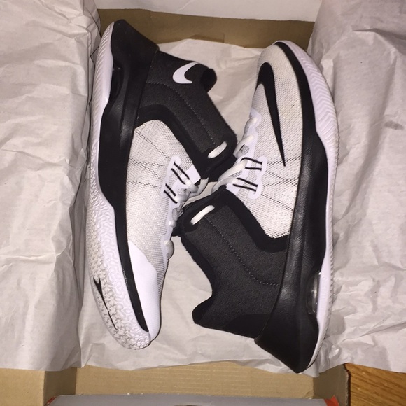 Nike | Shoes | Womans Nike Air Versatile Ii | Poshmark